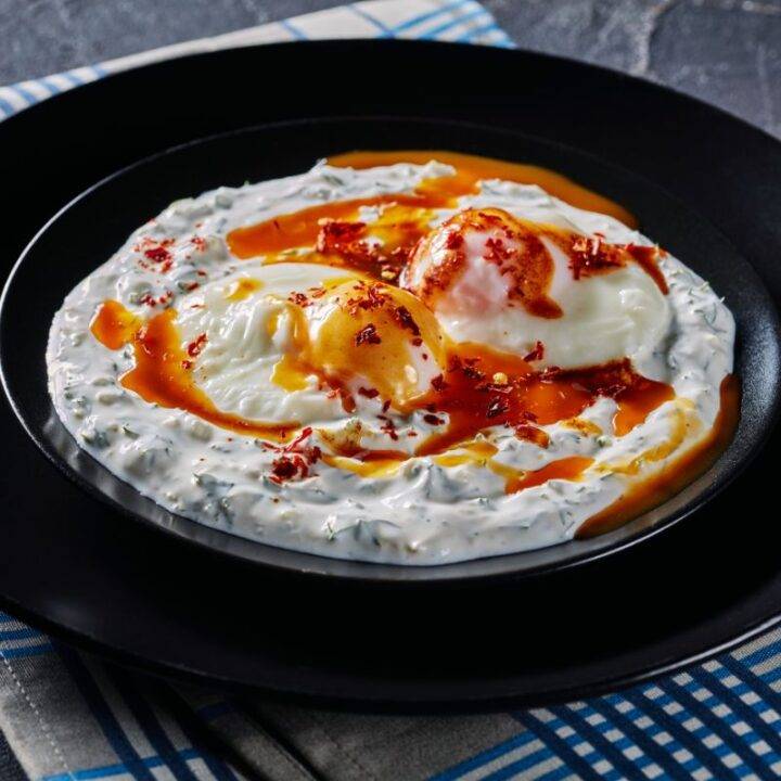 Low Carb Turkish Cilbir Recipe (400 Kcal and High Protein)