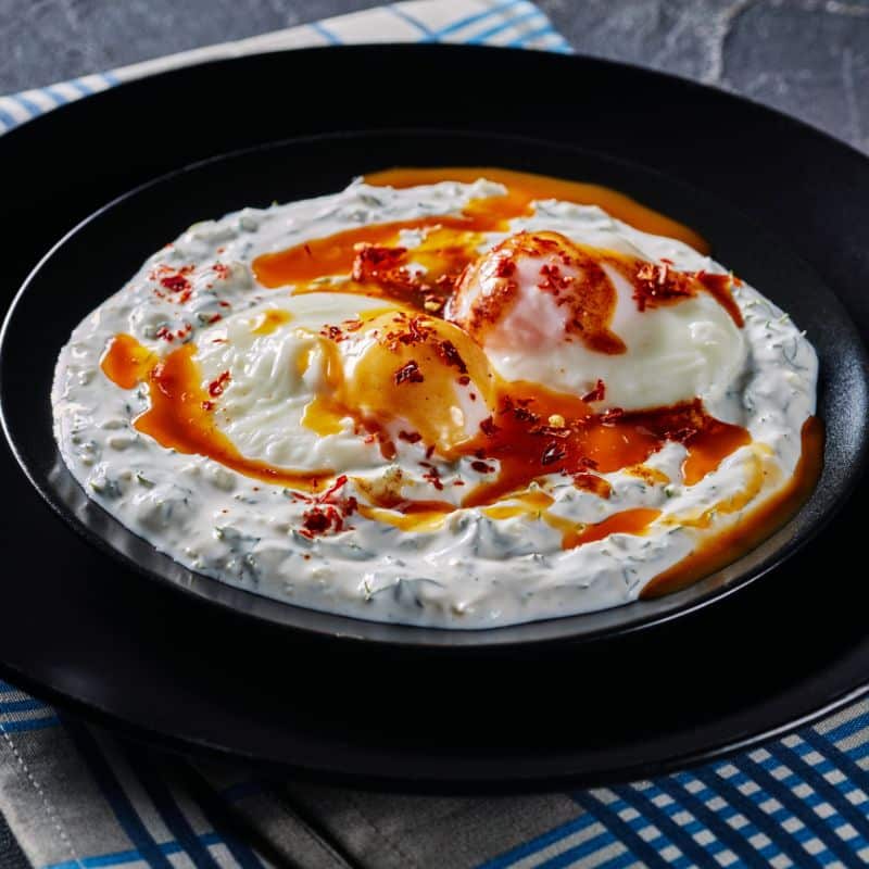 Low Carb Turkish Cilbir Recipe (400 Kcal and High Protein)