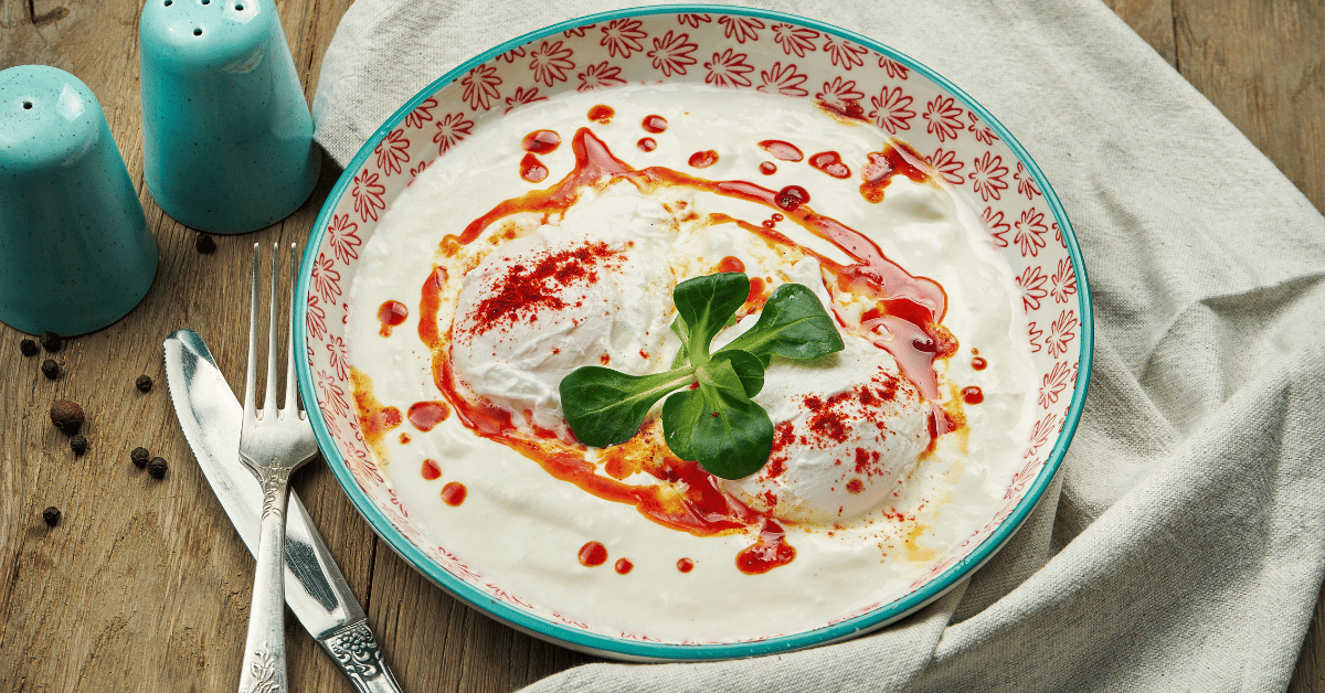 Low Carb Turkish Cilbir Recipe (400 Kcal and High Protein)